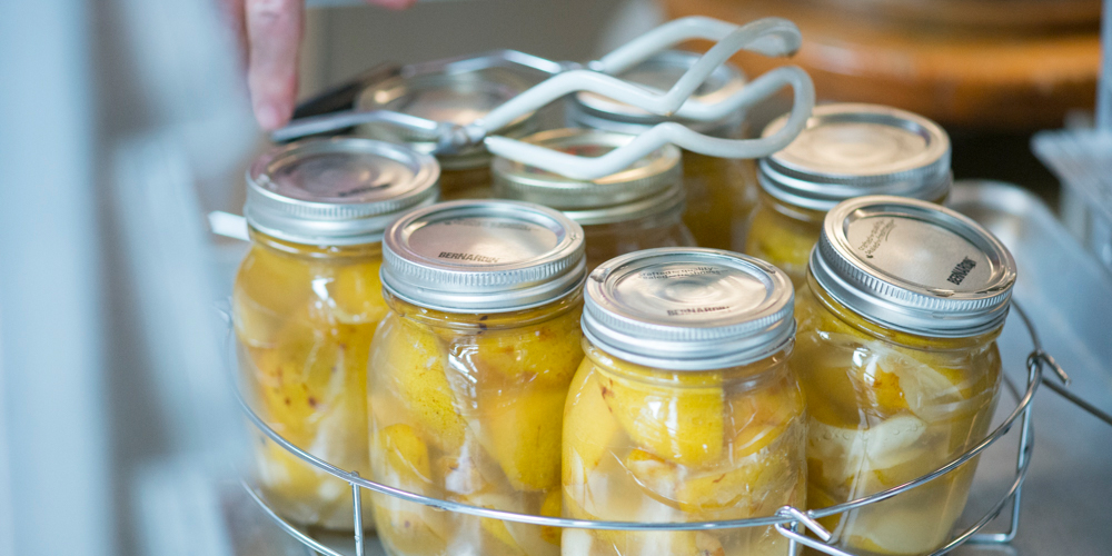 Food preservation with Isabelle, as seen on TV | Santropol Roulant